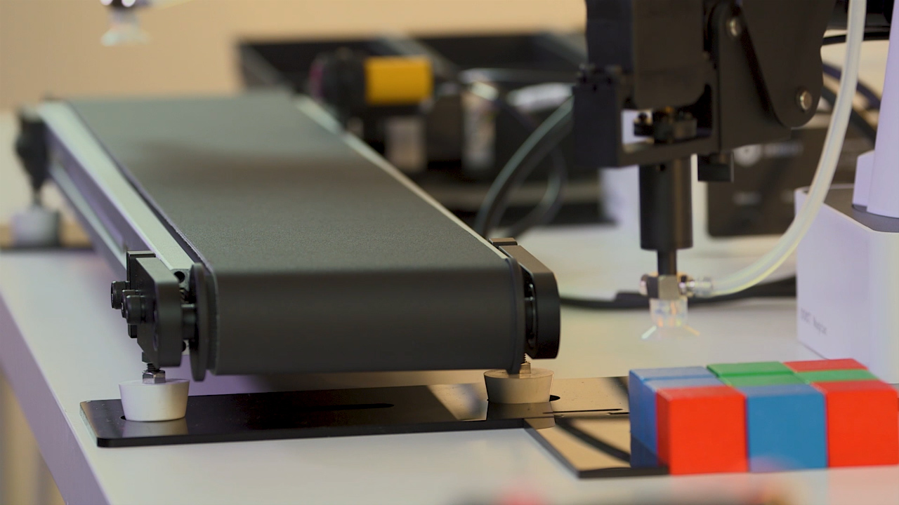 DOBOT - Lightweight Robot for Educators | NewsWatch Review